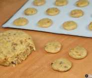 Recette Ghouriba aux raisins secs et aux amandes